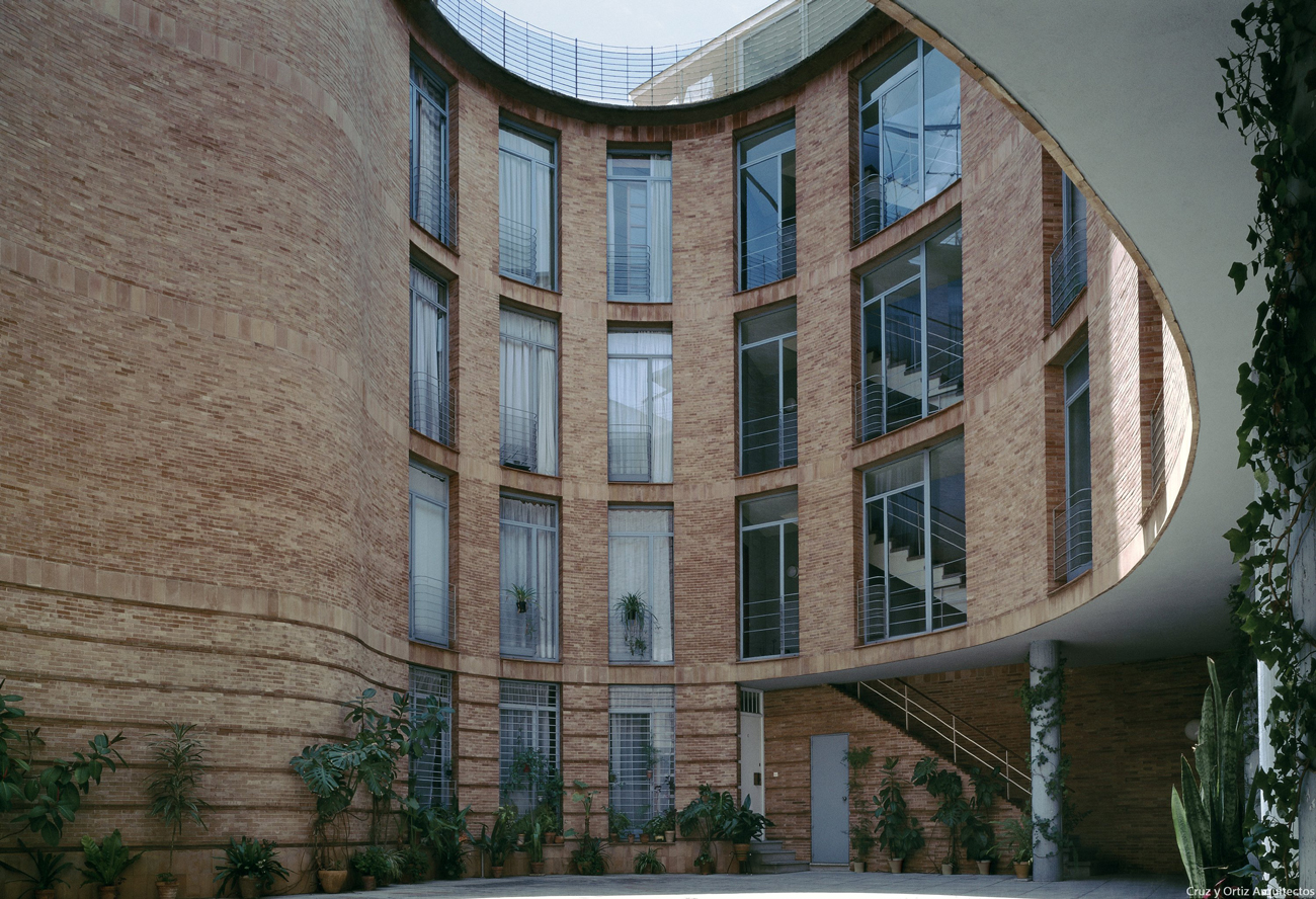 Viviendas en Calle Doña María Coronel | Guía de Arquitectura Contemporánea