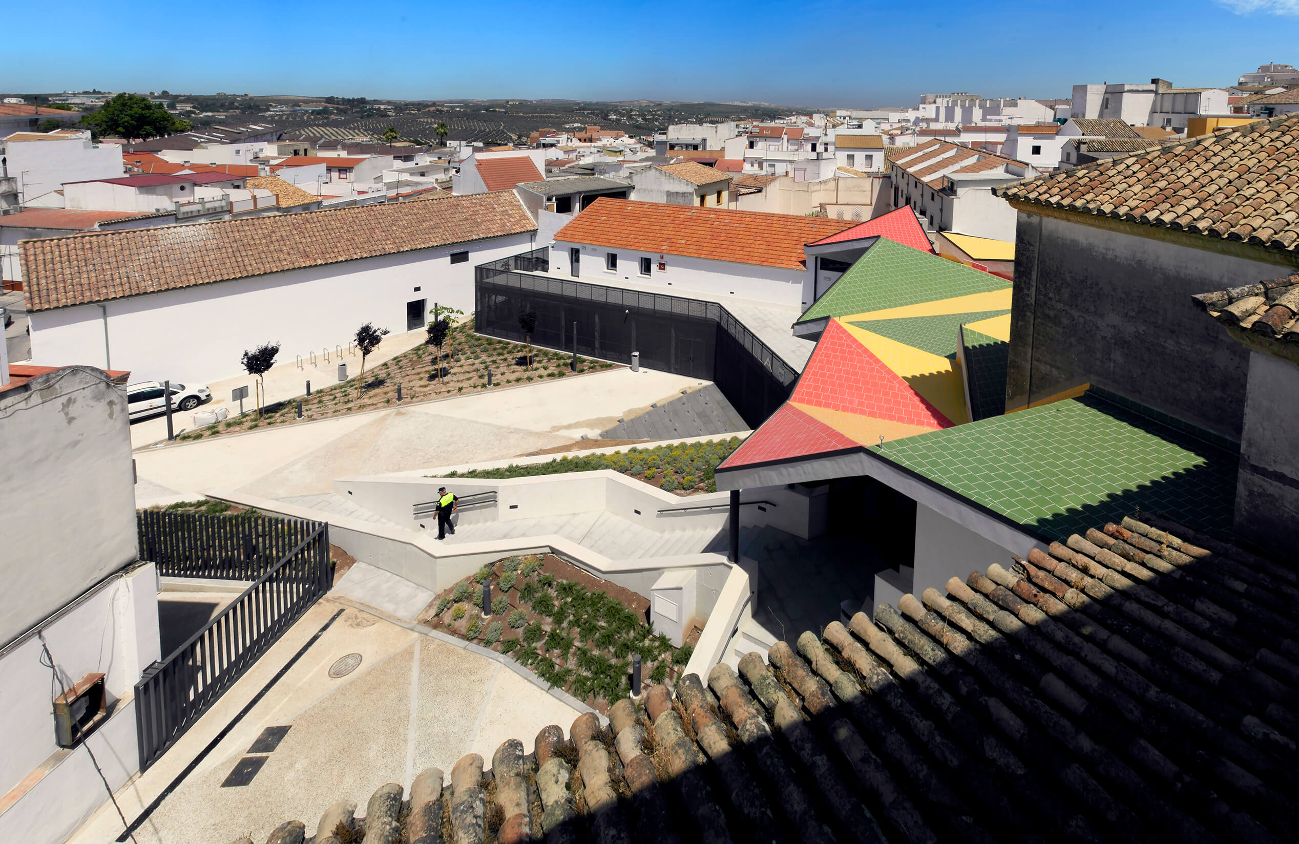 Edificio multifuncional y plaza | Guía de Arquitectura Contemporánea